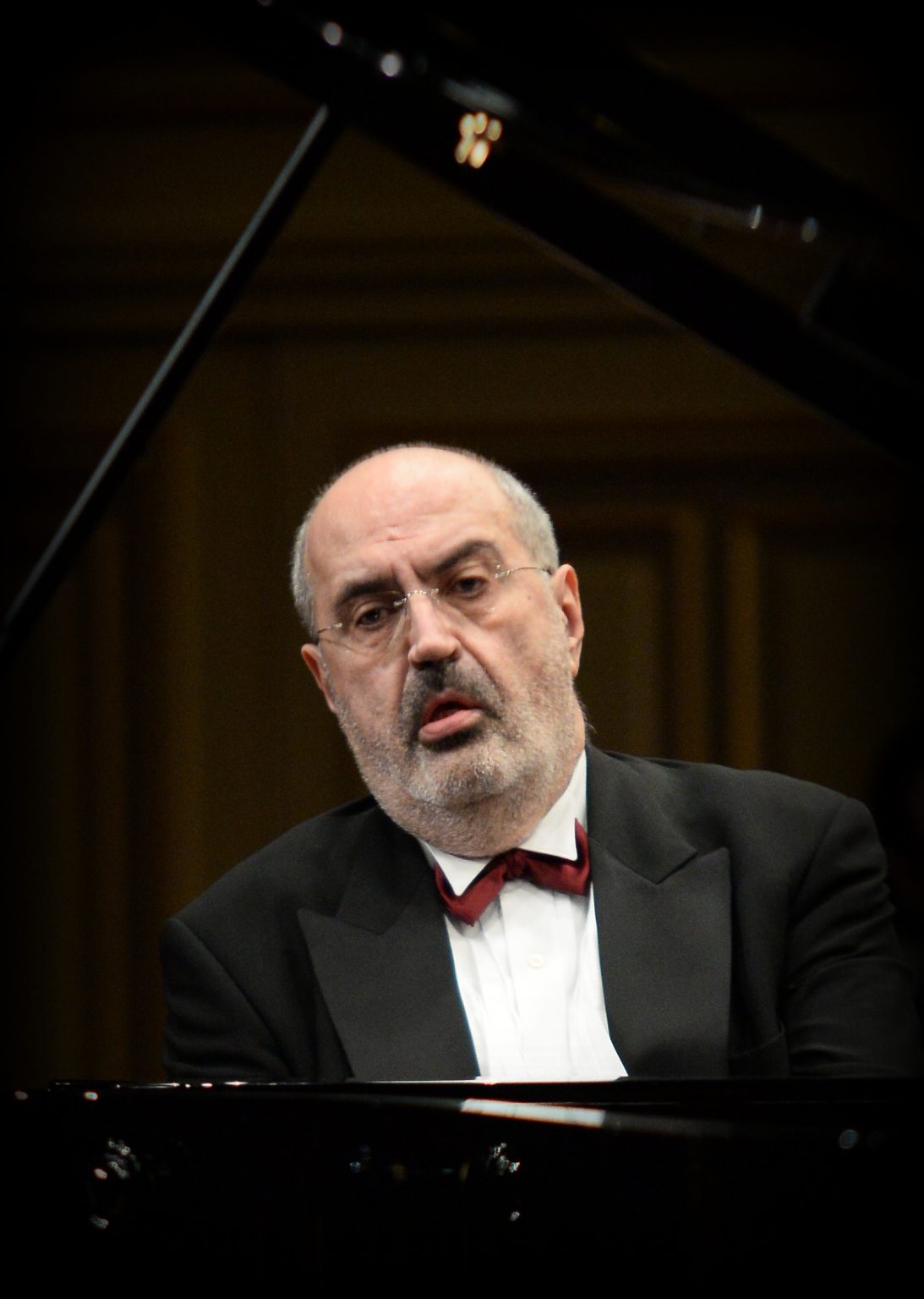 Pianistul Dan Grigore vine la Cluj să concerteze în memoria dirijorului ...