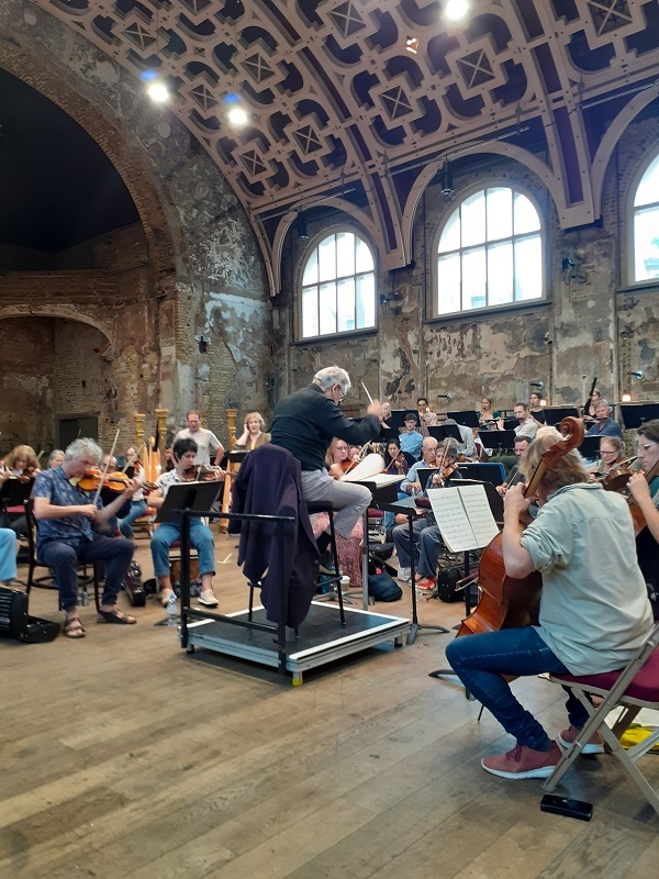 Dirijorul John Eliot Gardiner a părăsit Festivalul Berlioz după ce l-ar ...